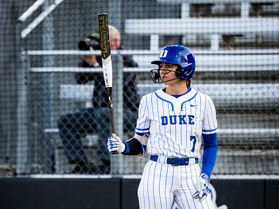 Claire Davidson Signs for AU Pro Softball Season 5