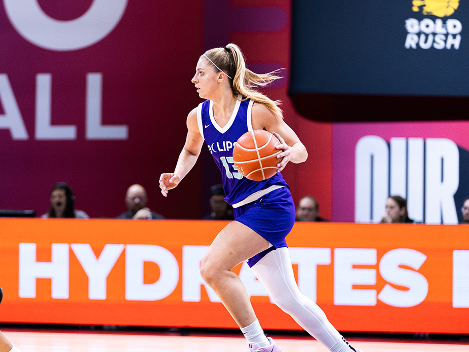 Sarah Ashlee Barker pilots Eclipse to 92-79 victory over Glow